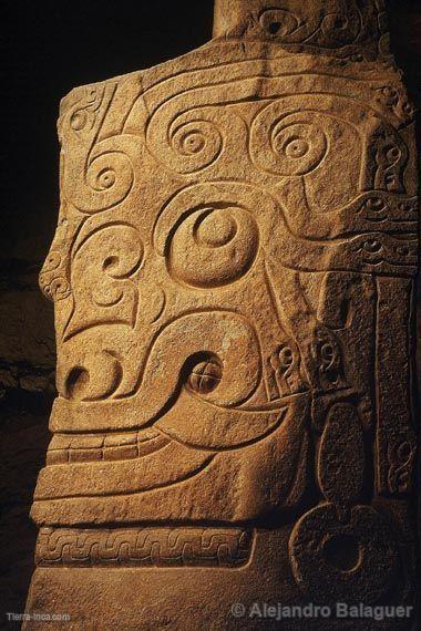 "Lanzón" de Chavín de Huántar. Ancash